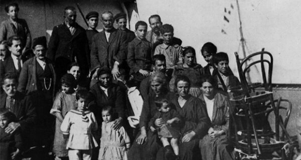 22 σπάνιες φωτογραφίες από την εγκατάσταση των προσφύγων του 1922 στην ...
